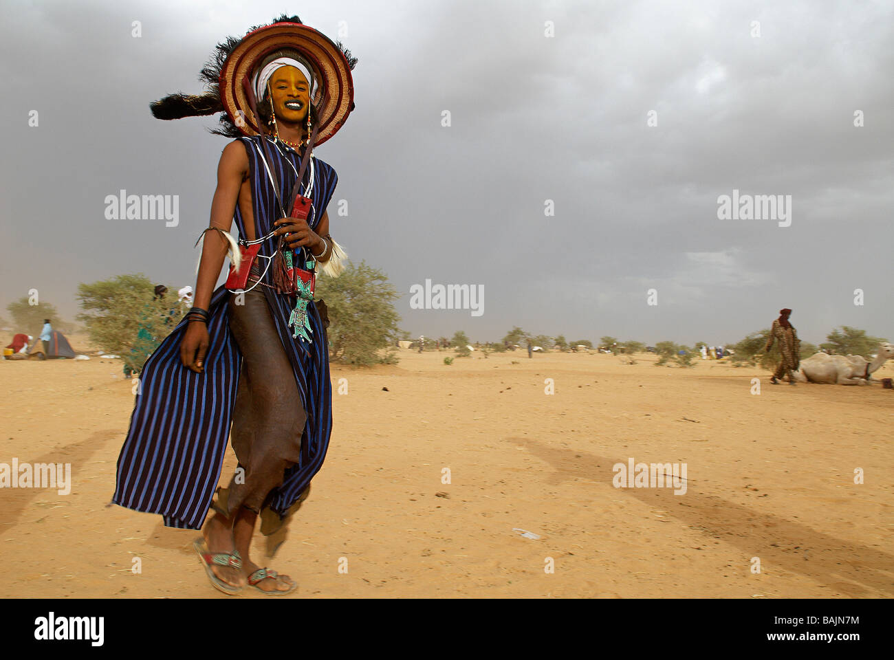 Niger, Tahoua region, Peul nomad camp, Wodaabe-Bororo men Stock Photo ...