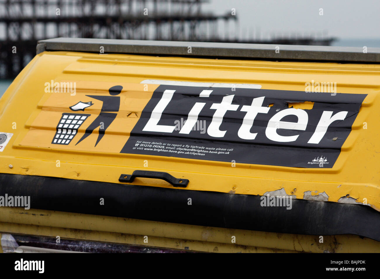 Council bin collection hi-res stock photography and images - Alamy