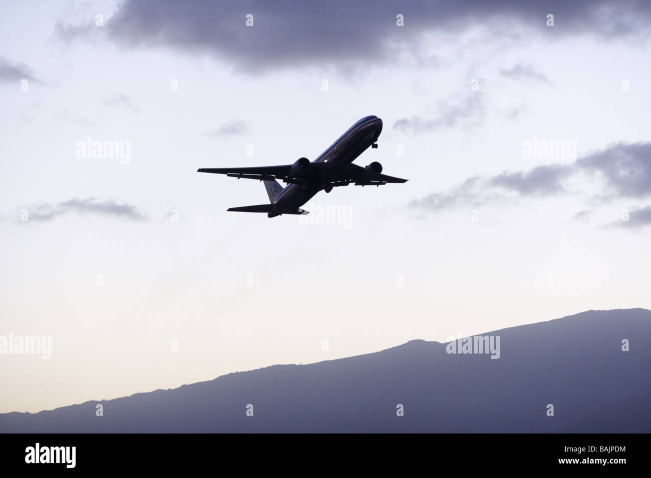 Commercial Aviation, Aircraft in flight Stock Photo - Alamy