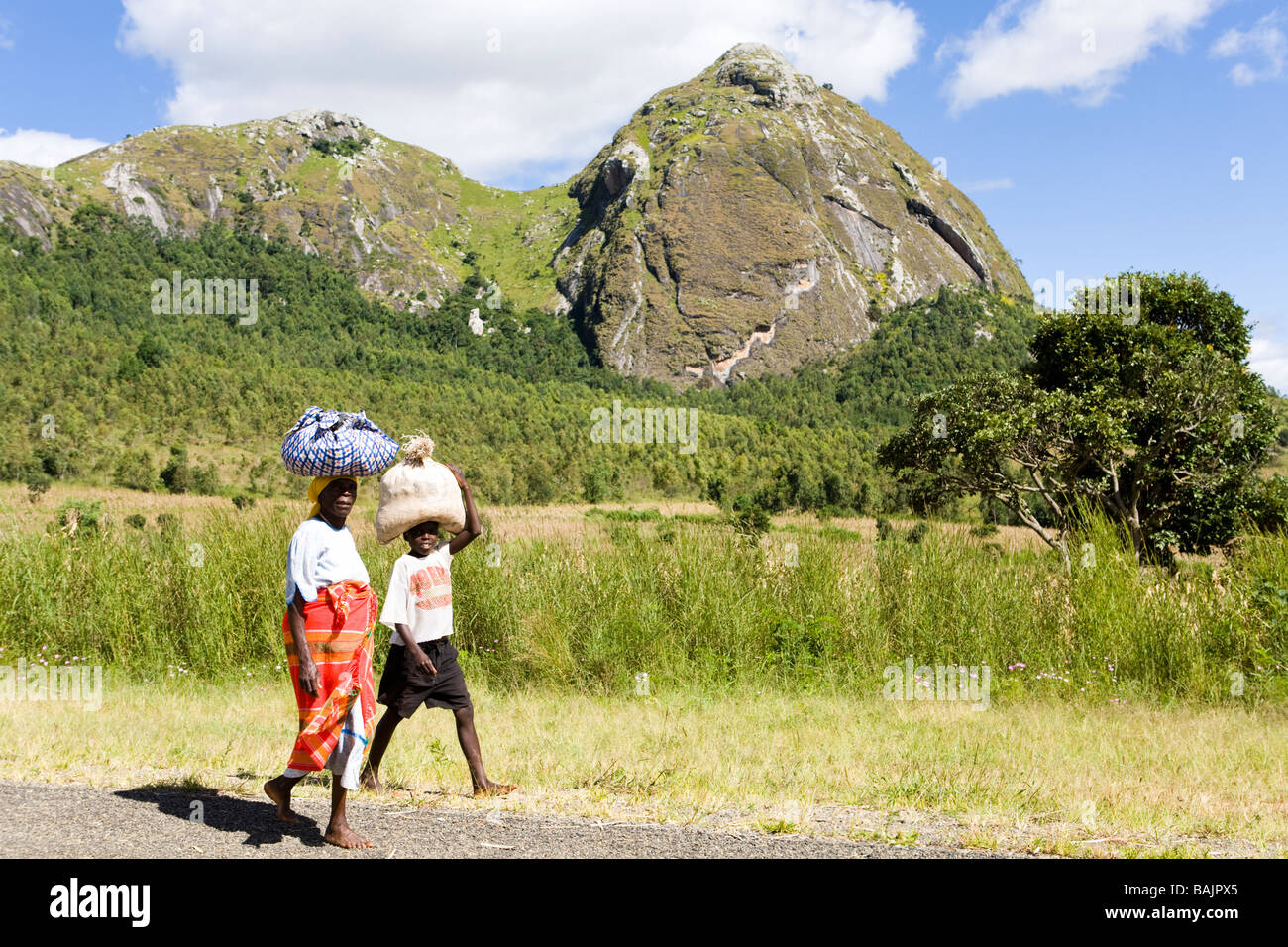 Carry on heads hi-res stock photography and images - Alamy