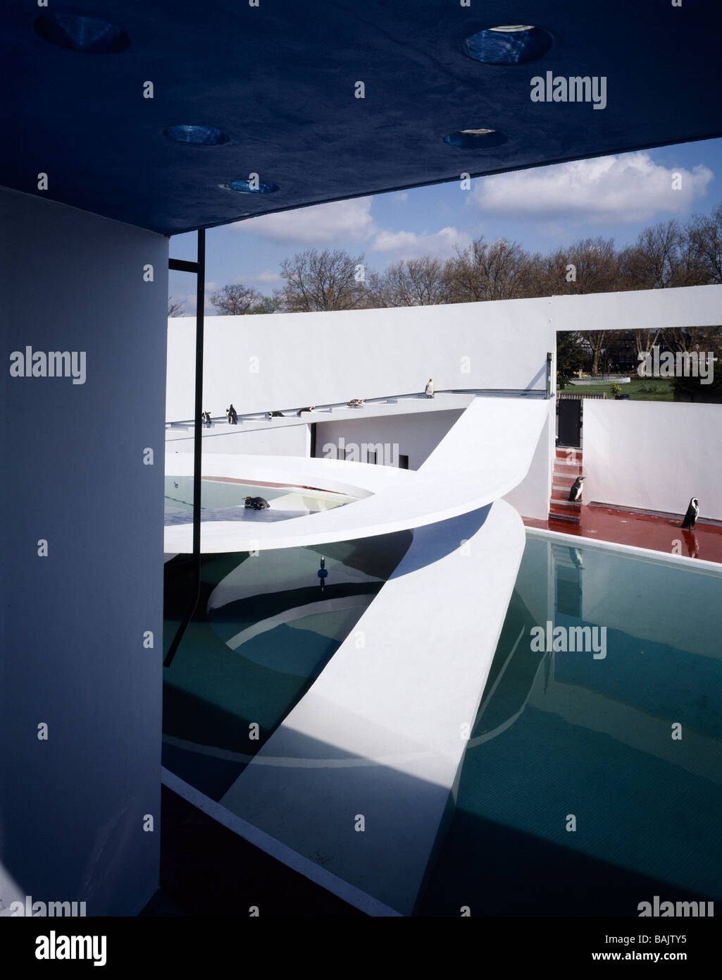 Penguin Pool London Zoo, London, United Kingdom, Berthold Lubetkin ...