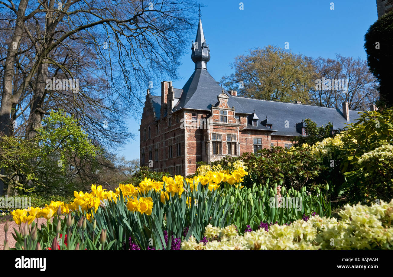The castle garden of the Groot-Bijgaarden is a popular tourist ...