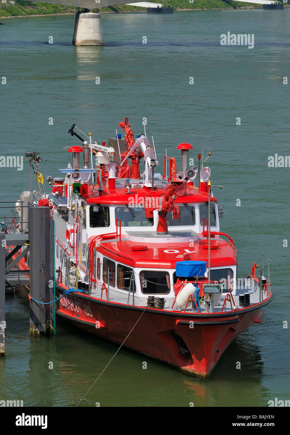 Fire fighter boat hi-res stock photography and images - Alamy