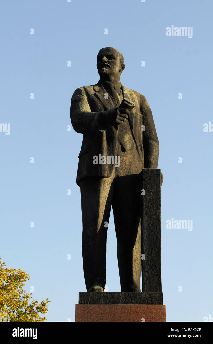 Communist revolutionary lenine hi-res stock photography and images - Alamy