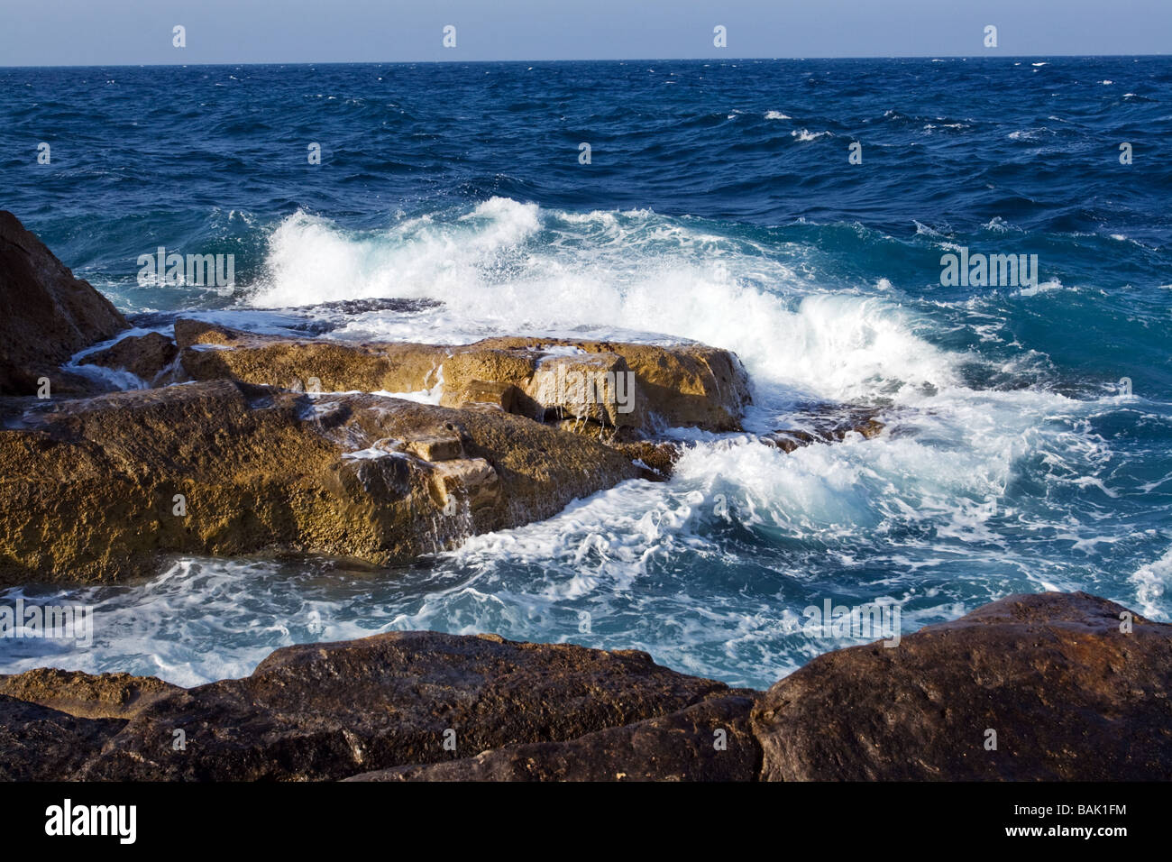 Spalshing waves hi-res stock photography and images - Alamy
