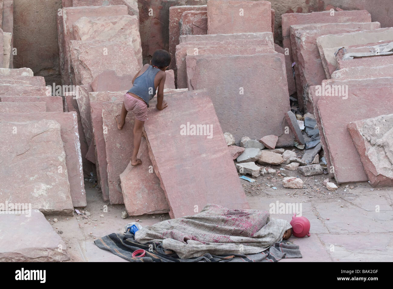 Homeless indian children hi-res stock photography and images - Alamy