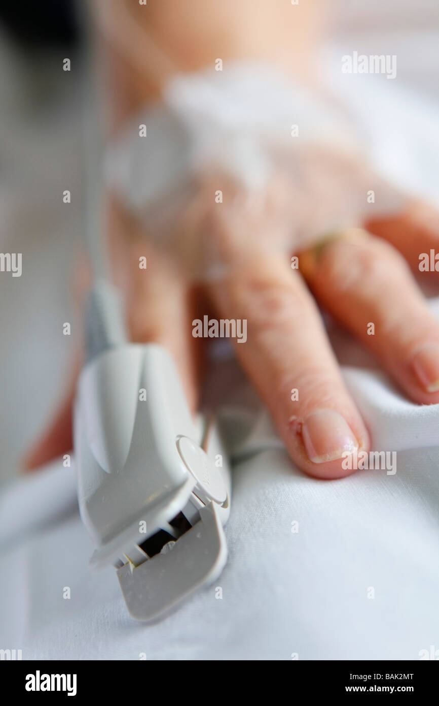oxygen level detector on patients hand Stock Photo - Alamy