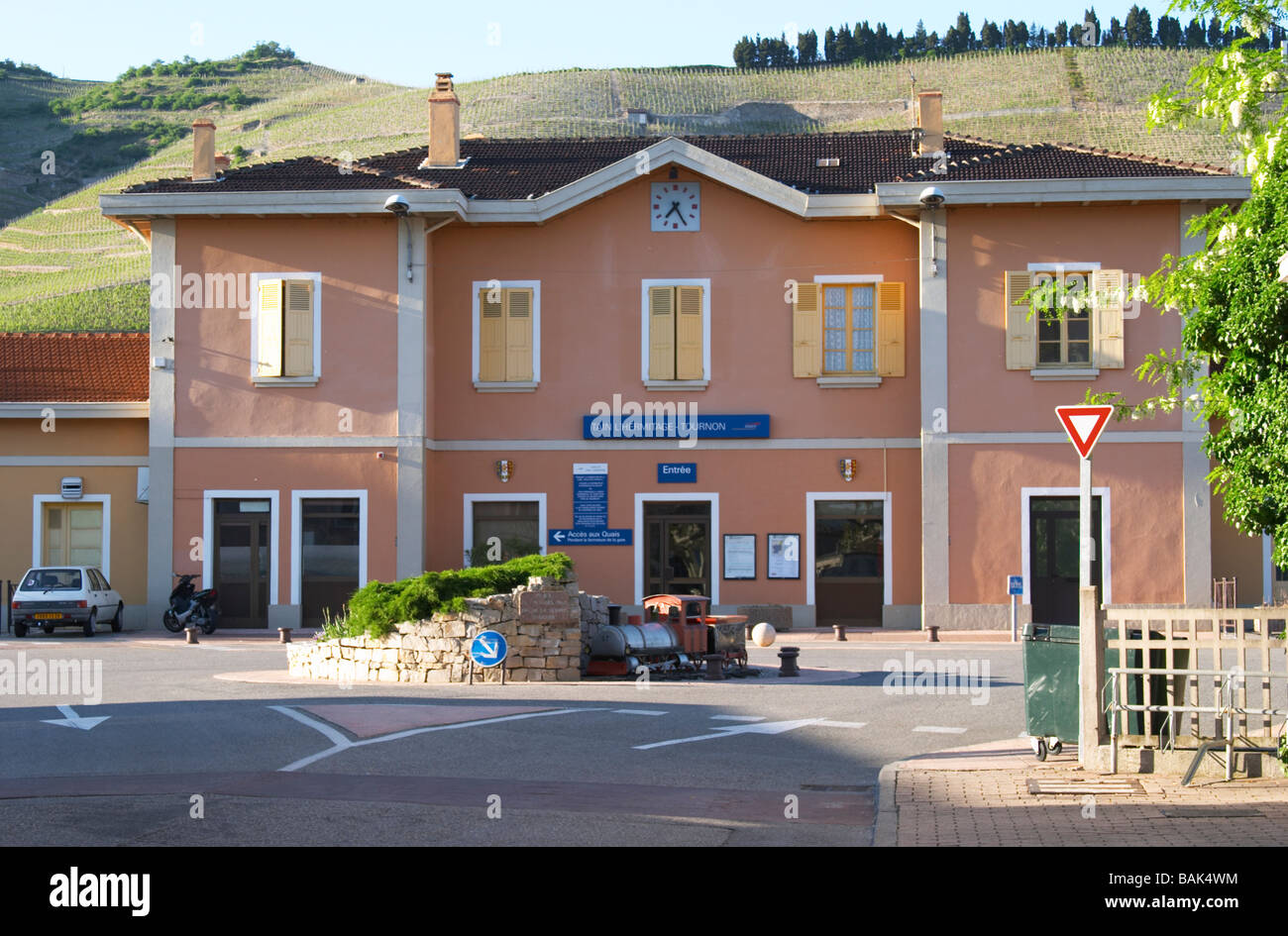 Tain station hi-res stock photography and images - Alamy