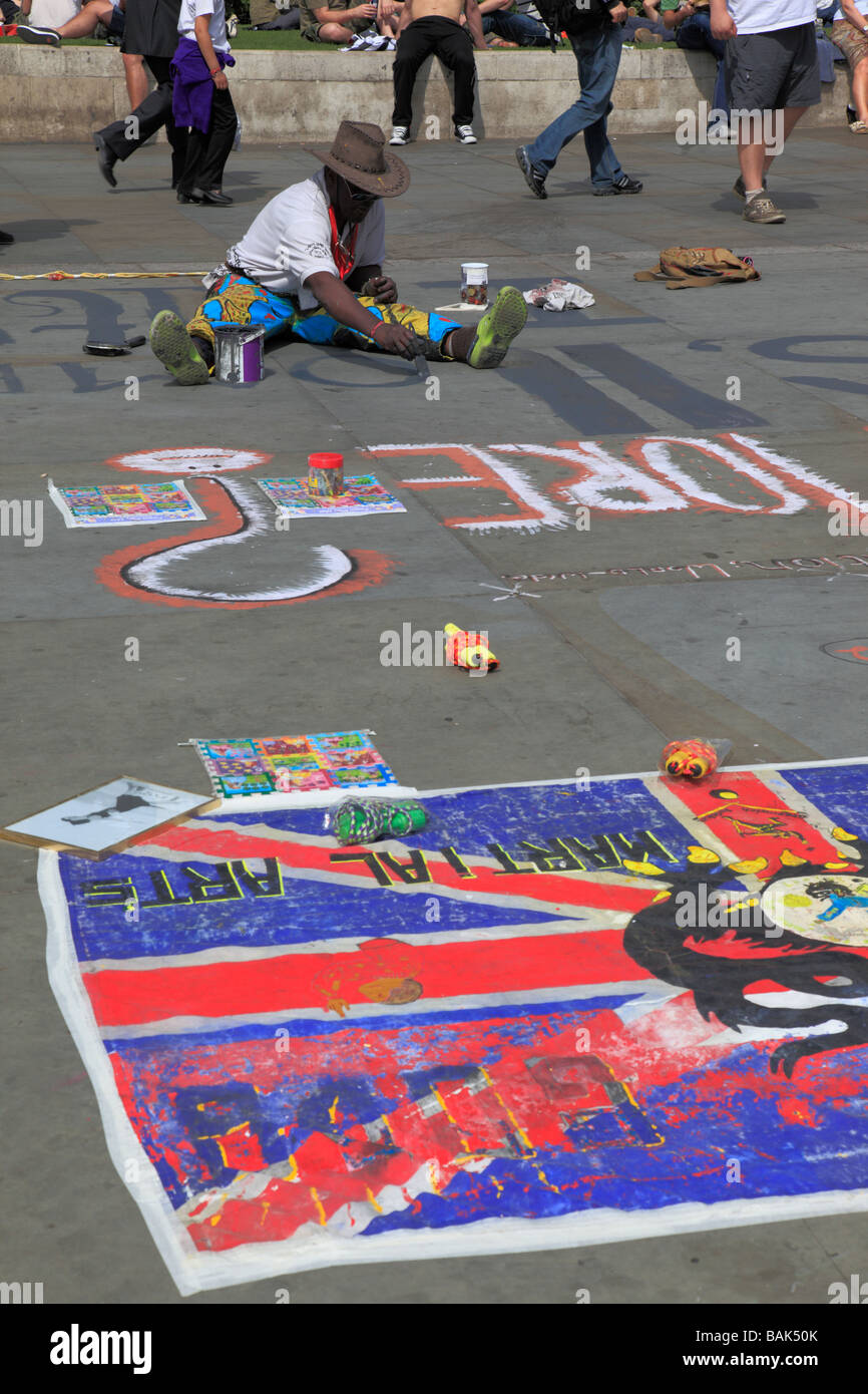 Pavement painter in London's Trafalgar Square Stock Photo - Alamy