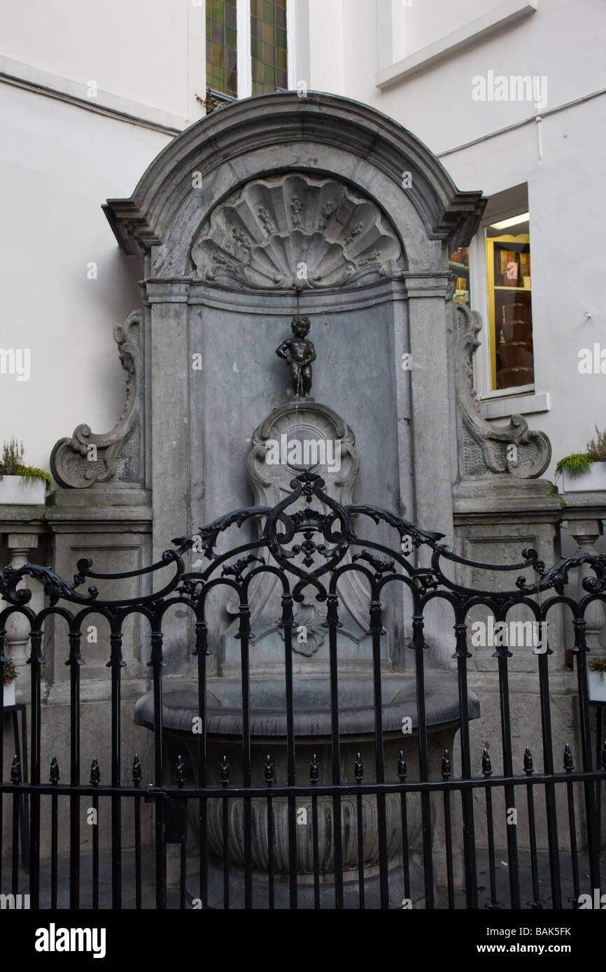 The famous landmark statue of Manneken Pis in Brussels Stock Photo - Alamy