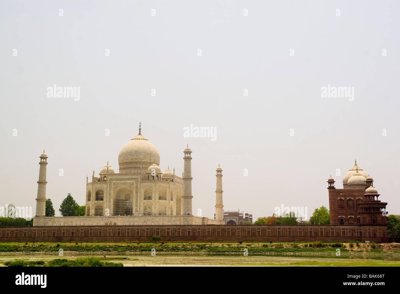 Rear view of taj mahal hi-res stock photography and images - Alamy