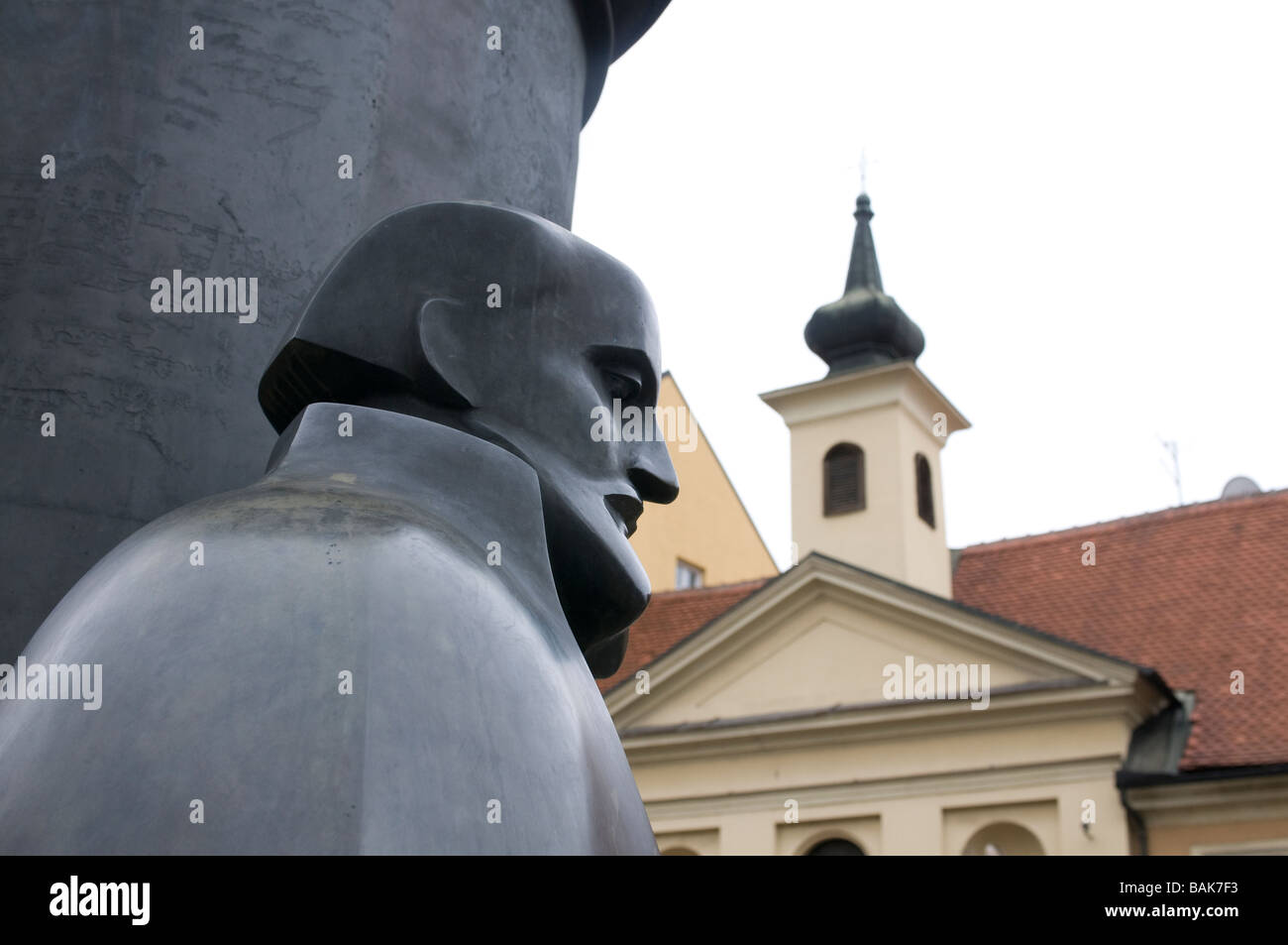 Man leaning sculpture hi-res stock photography and images - Alamy