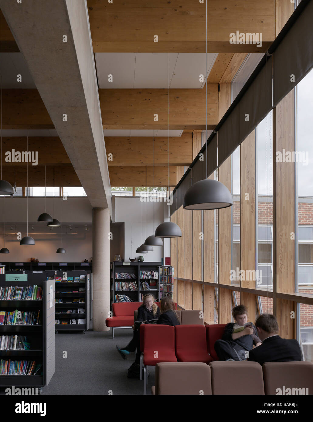 new minster school library with pupils Stock Photo - Alamy