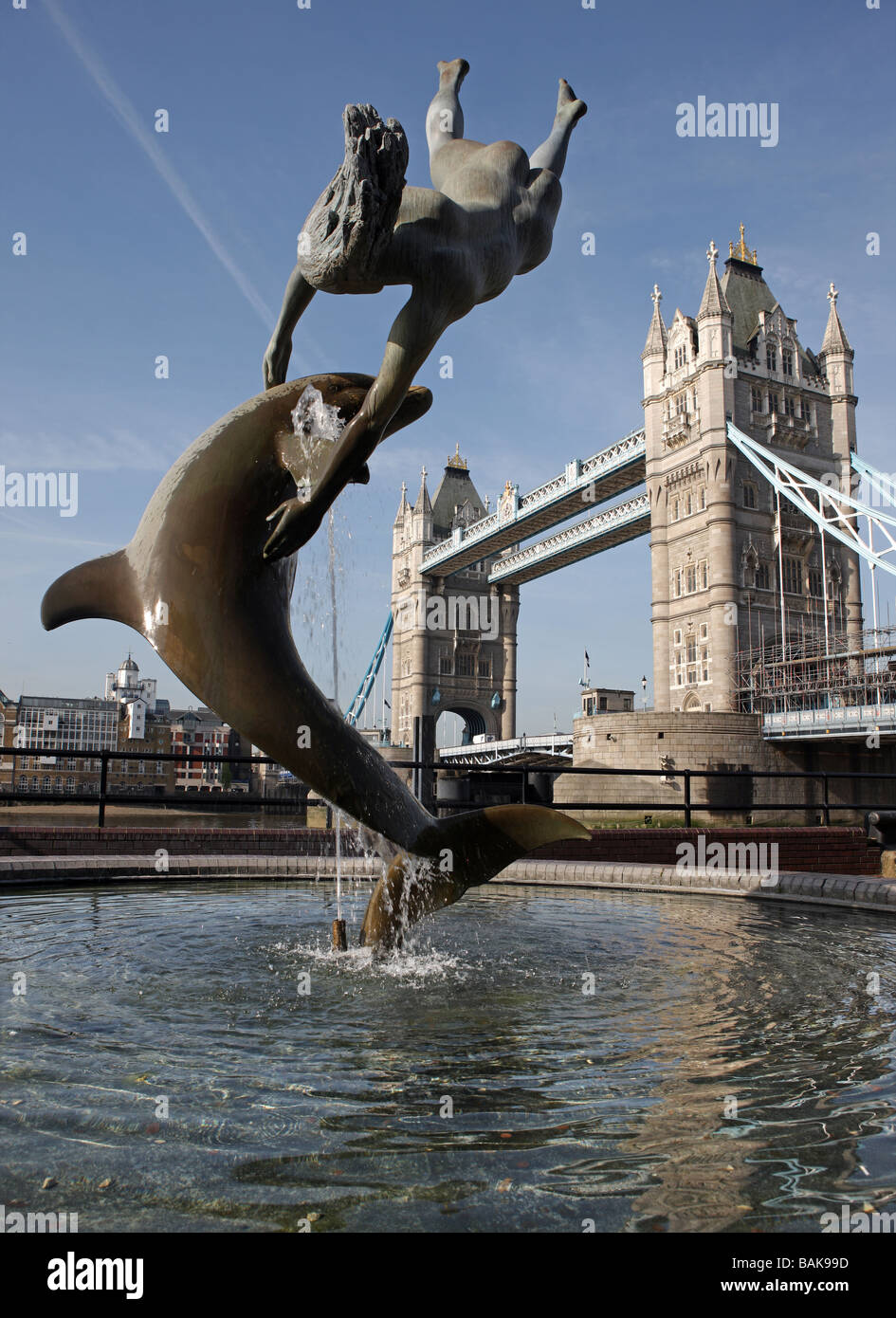London tower bridge blue sky dolphin hi-res stock photography and ...