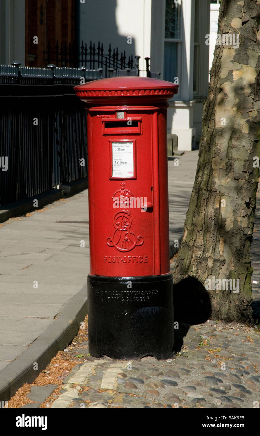 Red post office letter boxes uk hi-res stock photography and images - Alamy