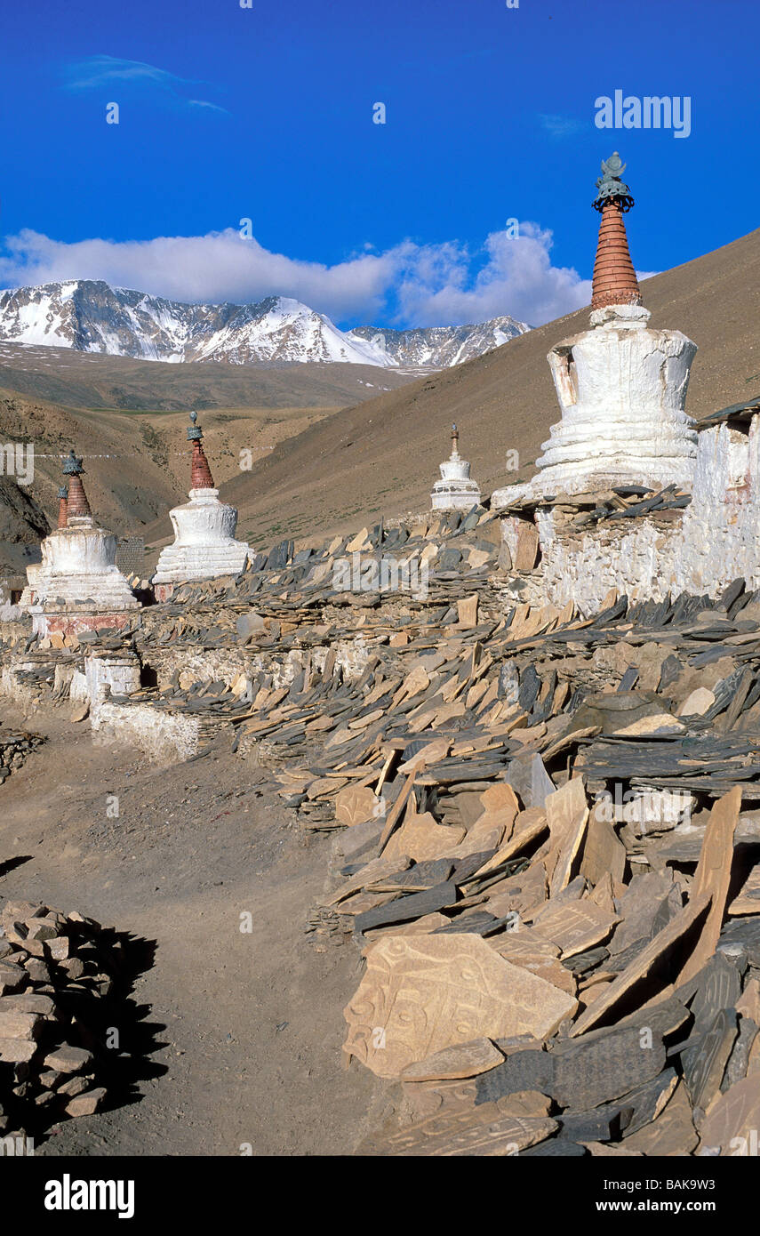 India, Jammu and Kashmir State, Ladakh, Changtang Plateau, chorten ...