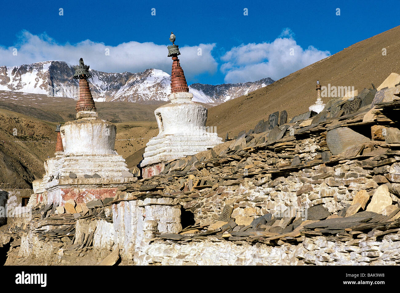 India, Jammu and Kashmir State, Ladakh, Changtang Plateau, chorten ...
