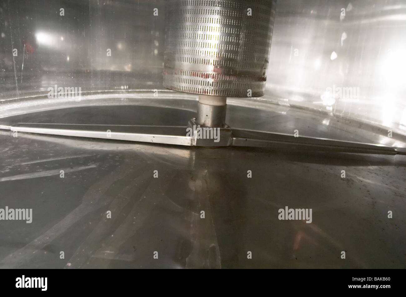 fermentation tank rotating arms to stir lees perforated column to pump ...