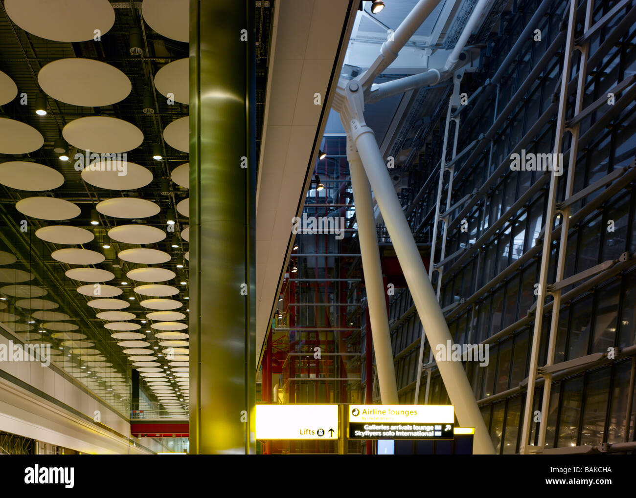 Terminal 5 heathrow construction hi-res stock photography and images ...