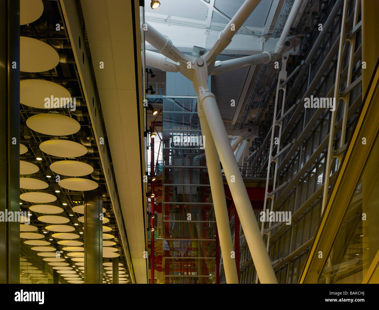 Terminal 5 heathrow construction hi-res stock photography and images ...