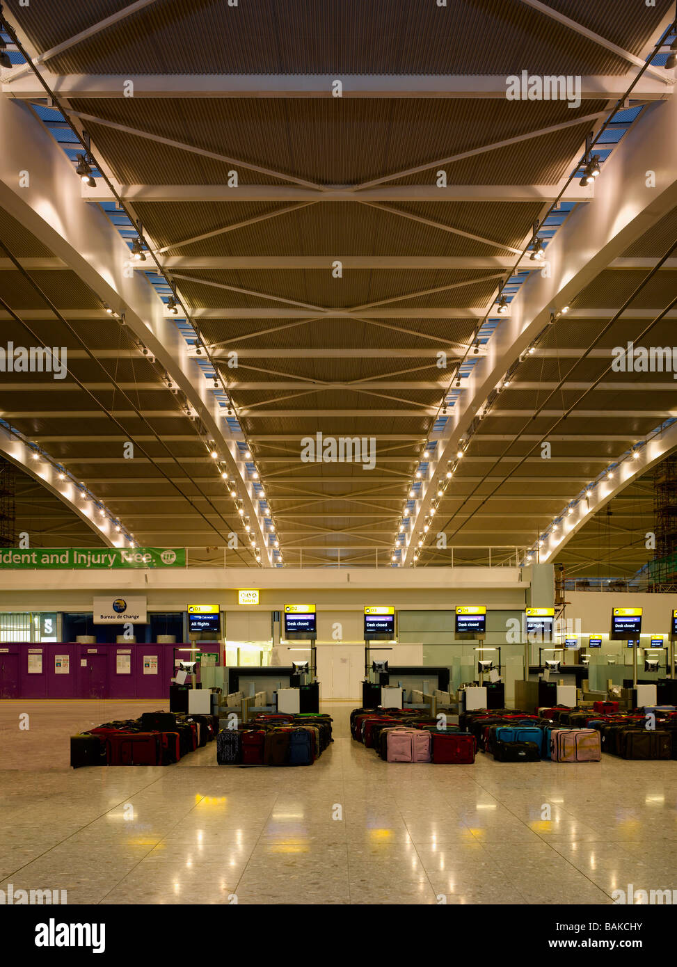 Terminal 5 heathrow construction hi-res stock photography and images ...
