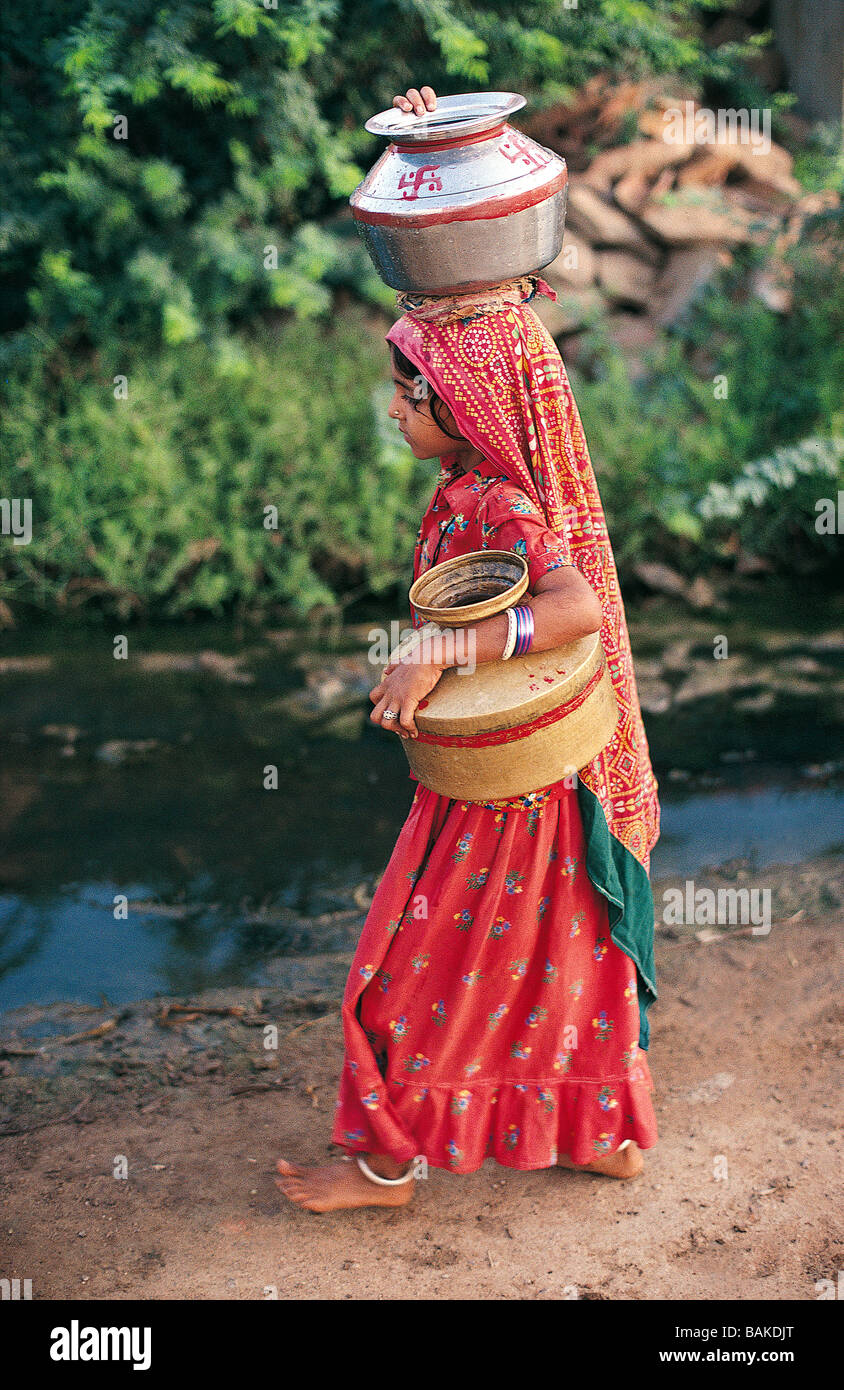 India, Gujarat State, Kutch desert, Nirona village, little girl ...