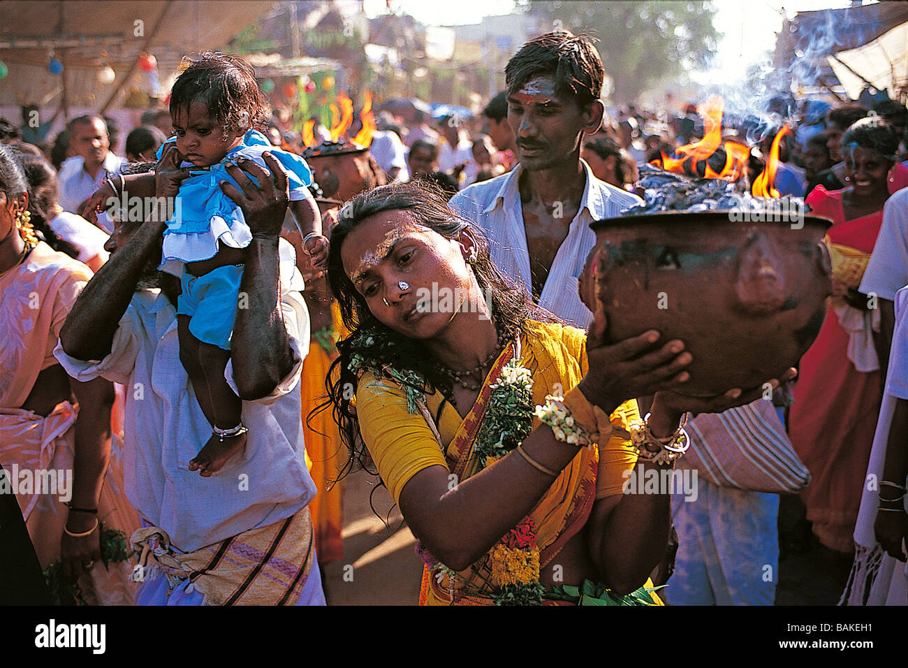 India, Tamil Nadu State, Samayapuram, pilgrims on the way to Mariamman ...