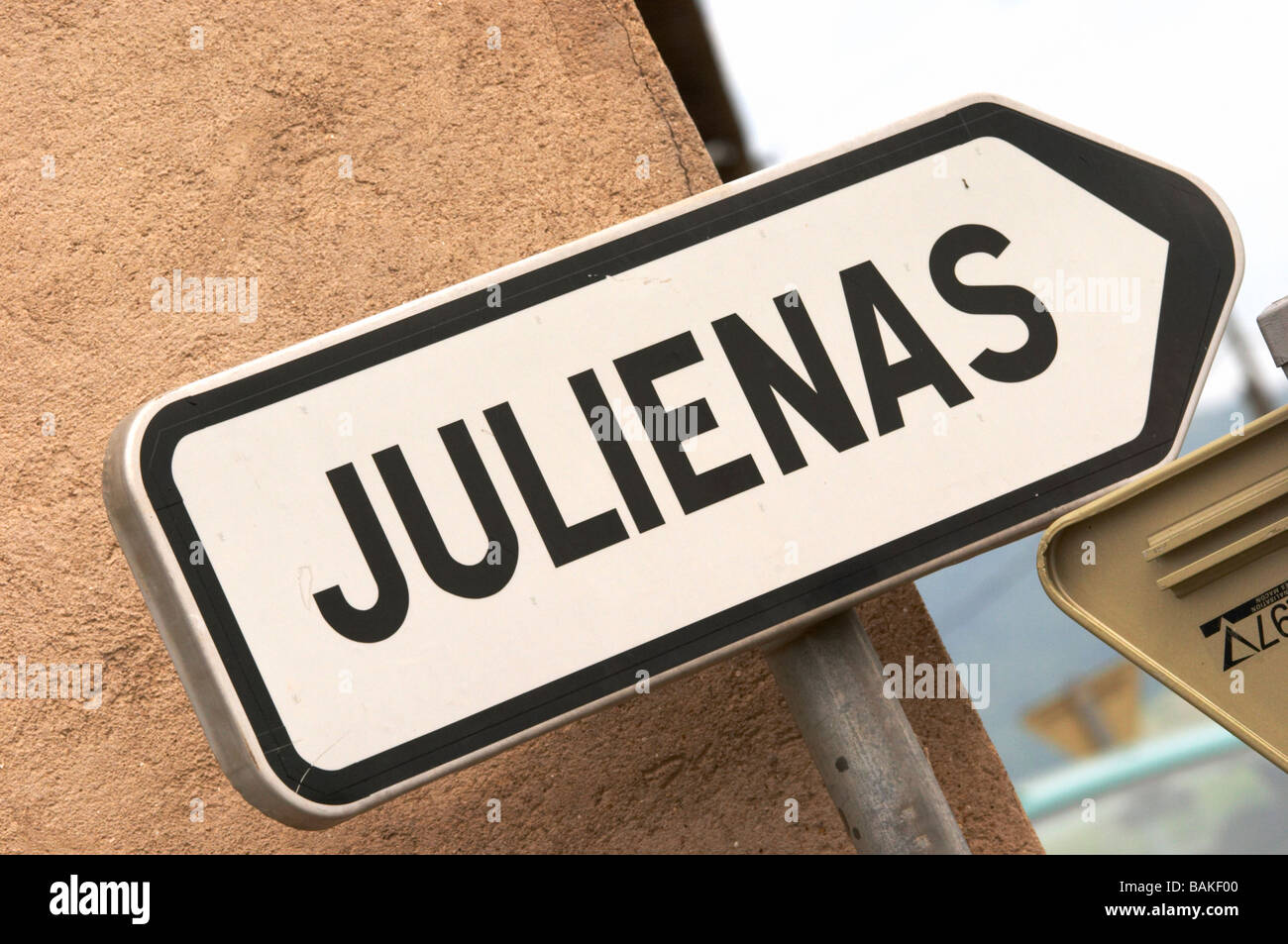 Burgundy sign hi-res stock photography and images - Alamy