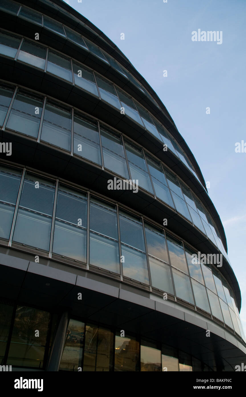 London glass building hi-res stock photography and images - Alamy