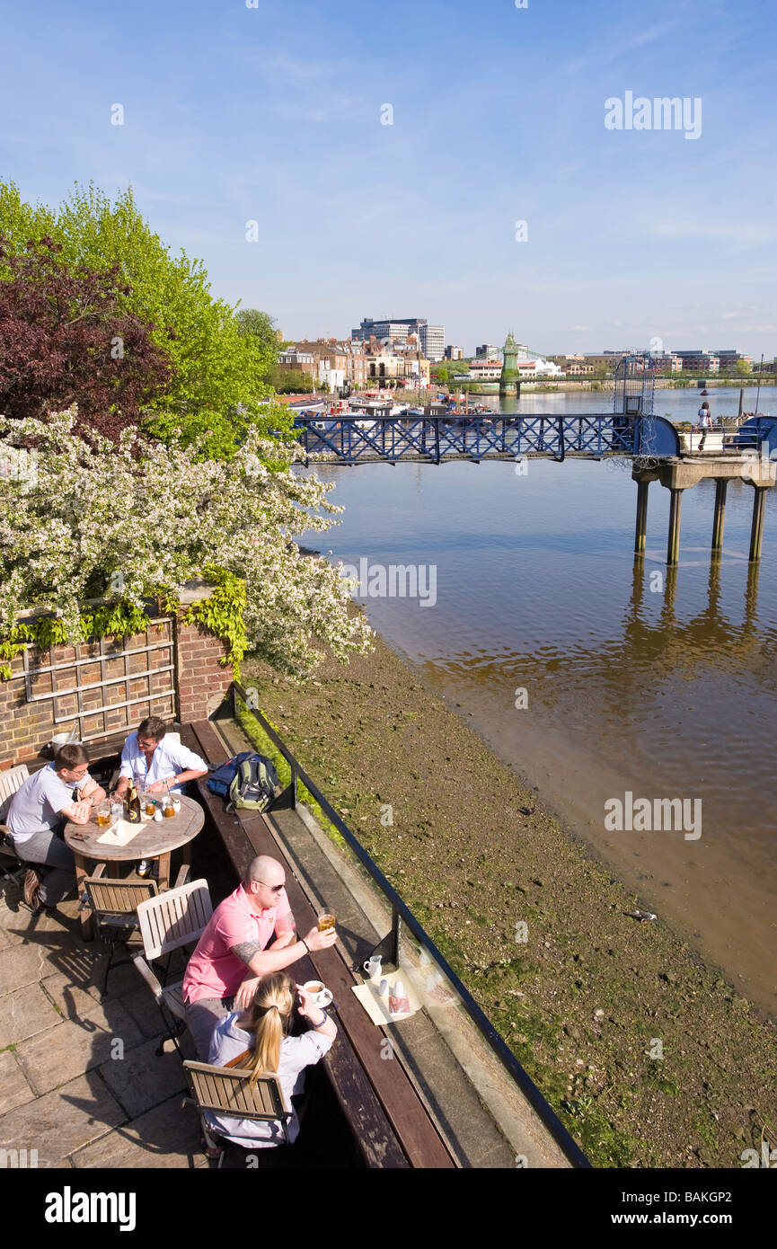 The Dove Pub overlooking Thames River Hammersmith W6 London United ...