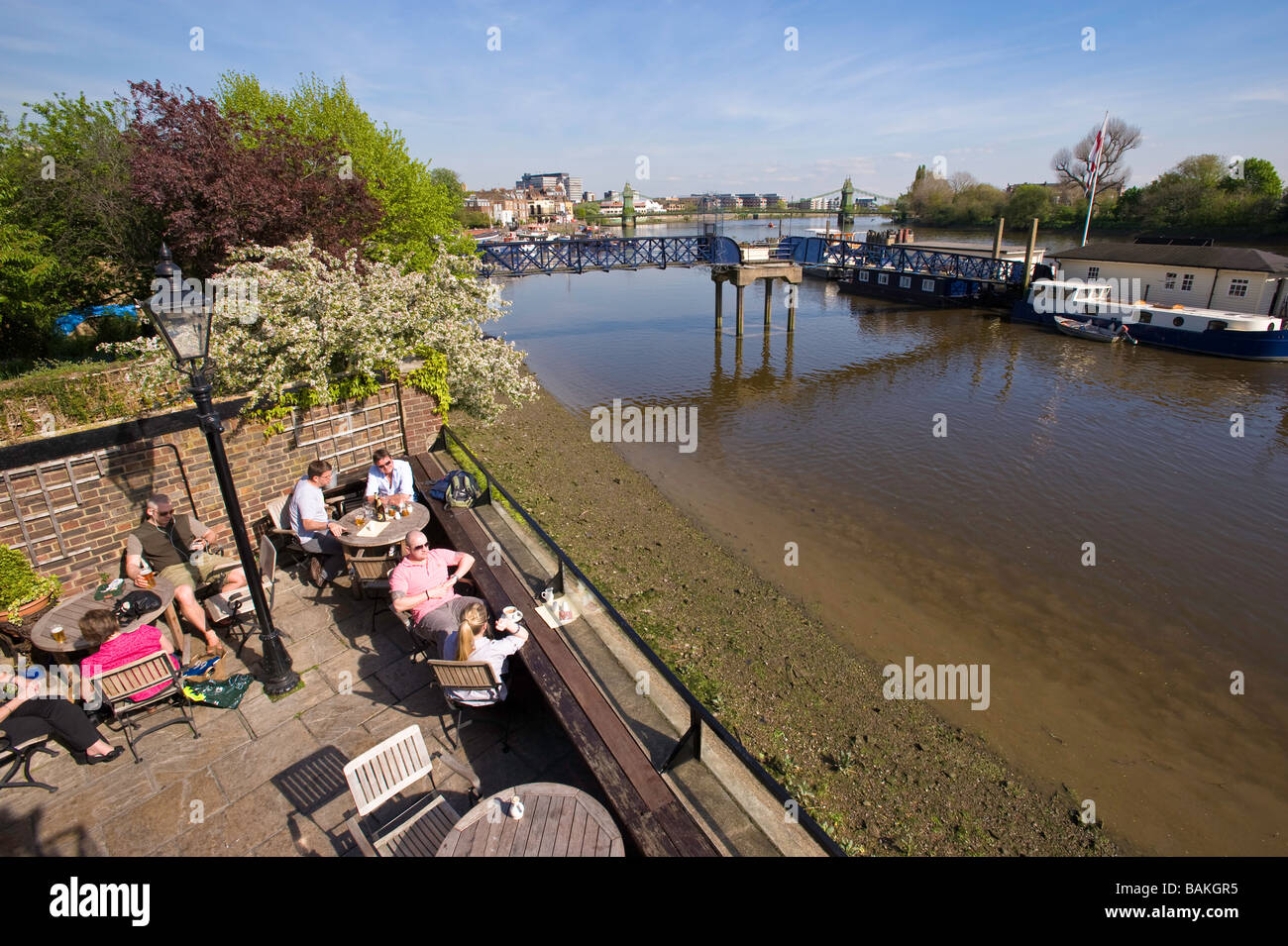 Overlooking thames hi-res stock photography and images - Alamy