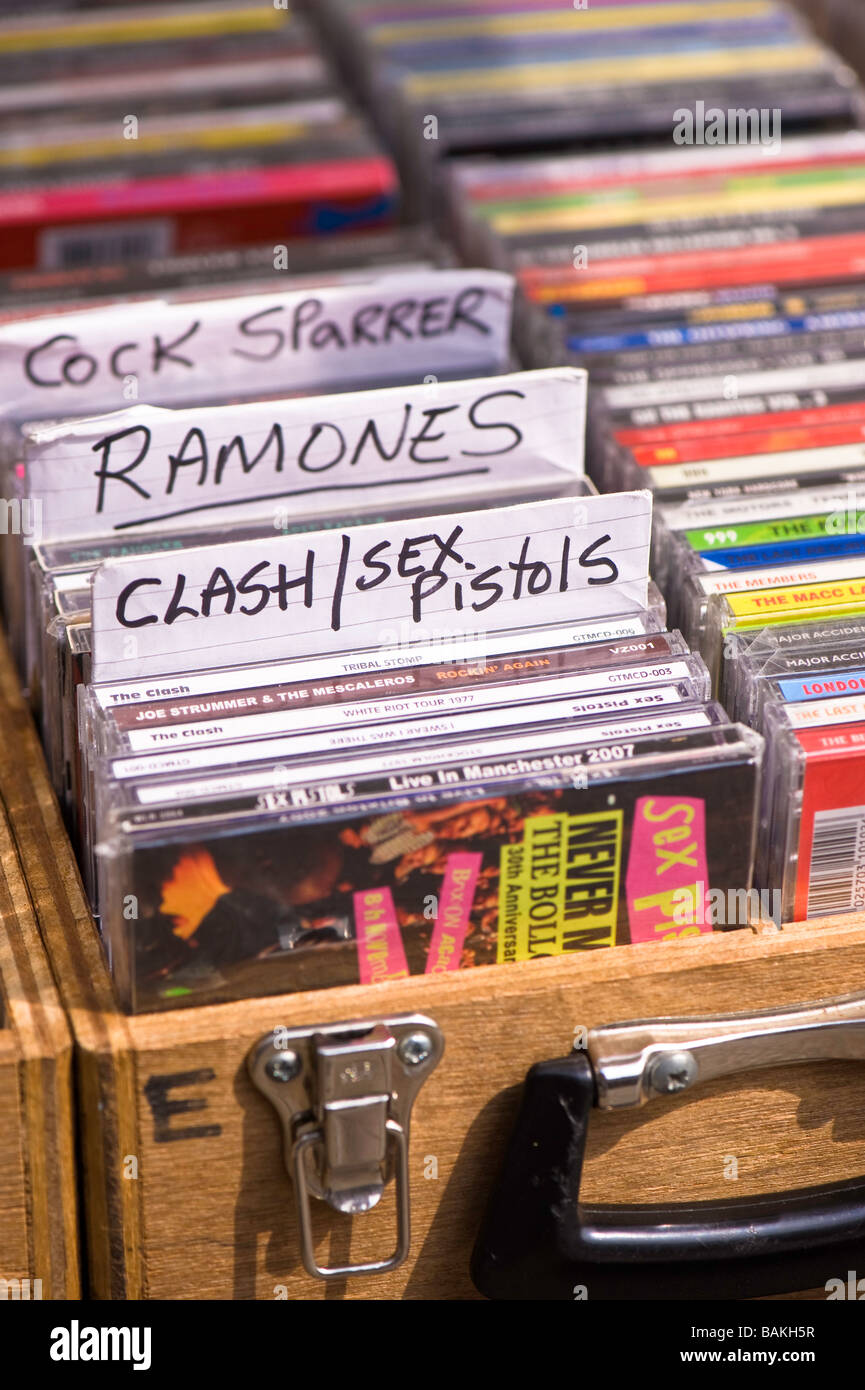 Record shopping hi-res stock photography and images - Alamy