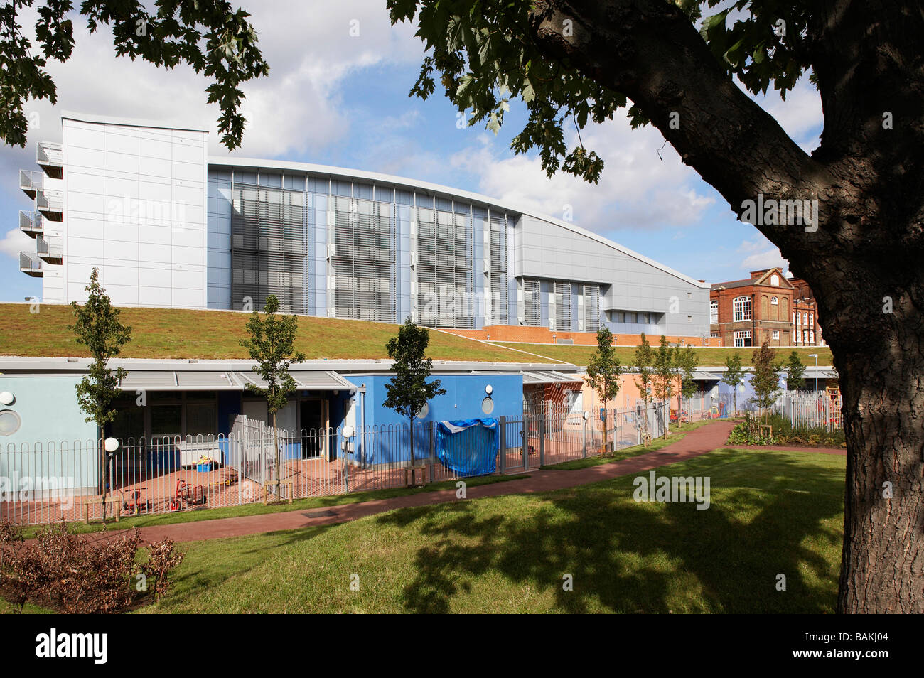 HUNGERFORD BRIDGE SCHOOL, SMC CORSTORPHINE AND WRIGHT, LONDON, UNITED ...