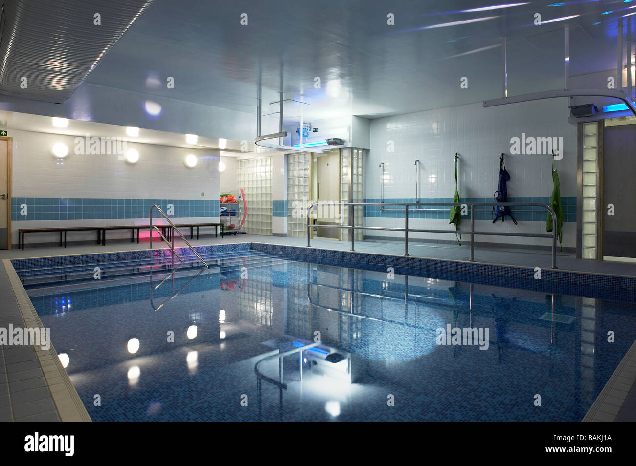 HUNGERFORD BRIDGE SCHOOL, SMC CORSTORPHINE AND WRIGHT, LONDON, UNITED ...