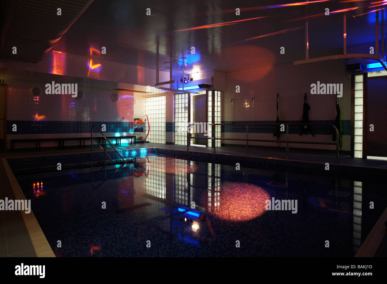 HUNGERFORD BRIDGE SCHOOL, SMC CORSTORPHINE AND WRIGHT, LONDON, UNITED ...