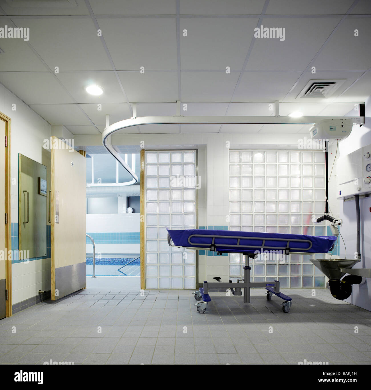 HUNGERFORD BRIDGE SCHOOL, SMC CORSTORPHINE AND WRIGHT, LONDON, UNITED ...