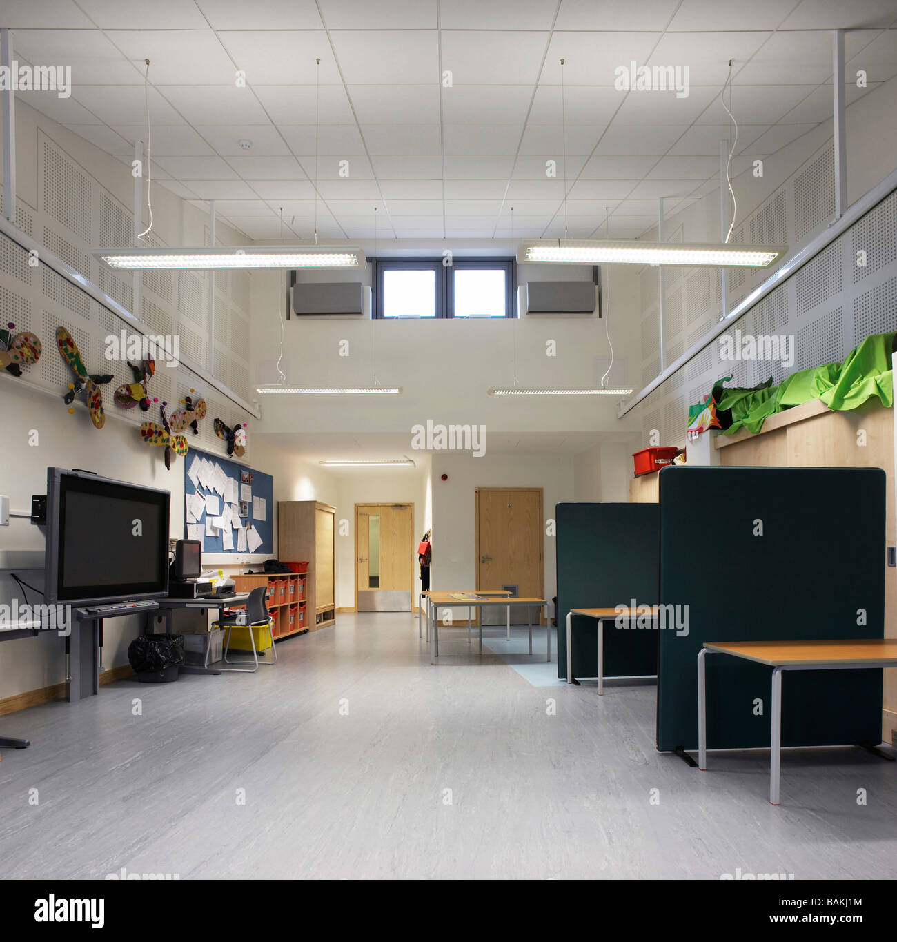 HUNGERFORD BRIDGE SCHOOL, SMC CORSTORPHINE AND WRIGHT, LONDON, UNITED ...