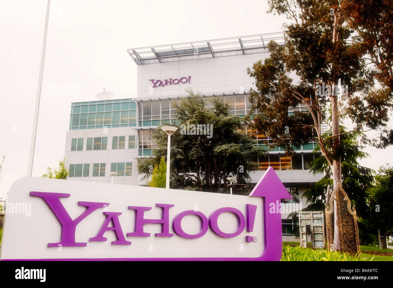 Yahoo sign on the side of headquarters in San Jose Stock Photo - Alamy