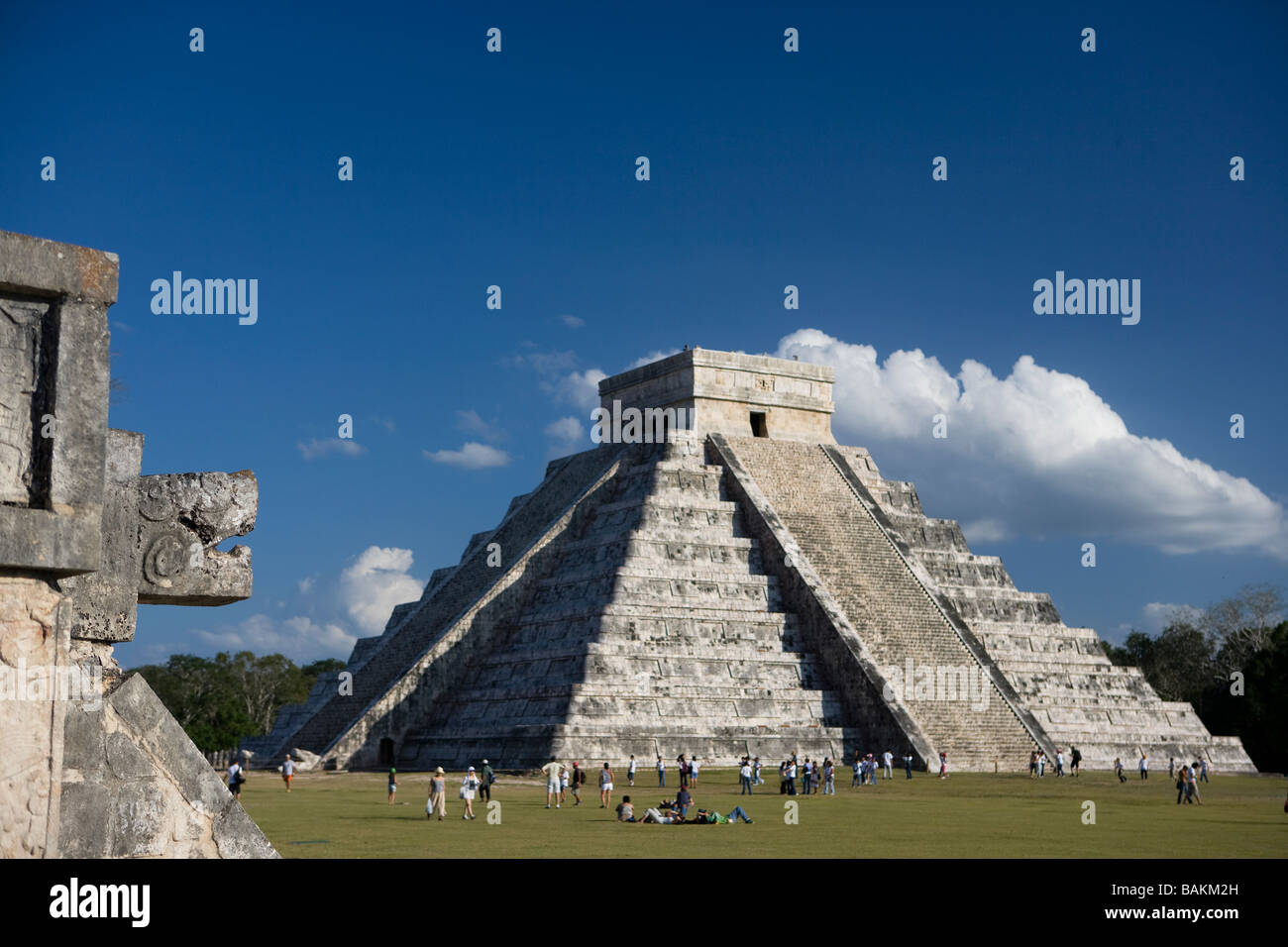 El castillo equinox hi-res stock photography and images - Alamy