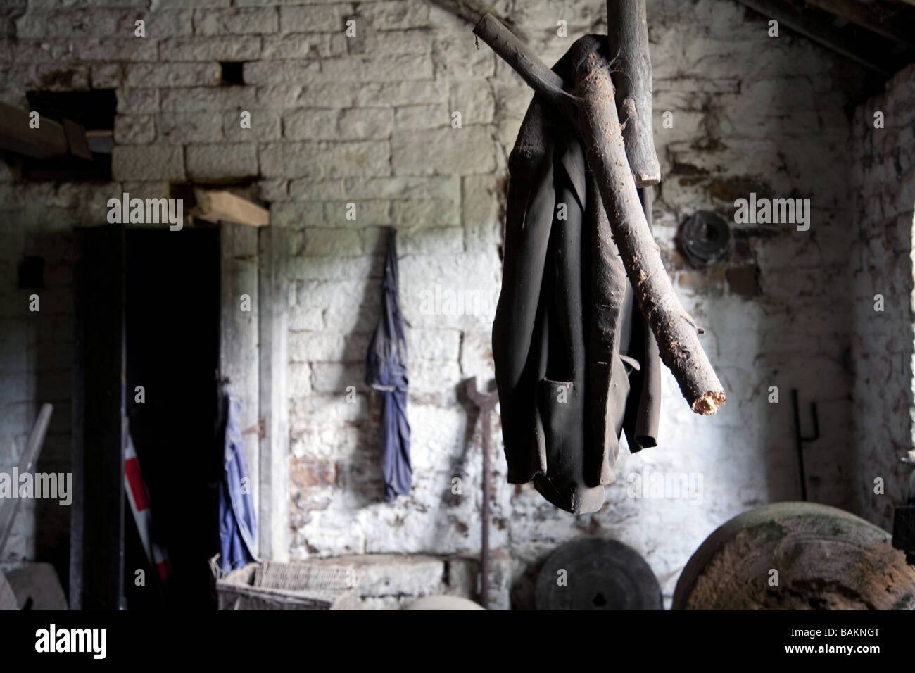 Sheffield grinding workshop hi-res stock photography and images - Alamy