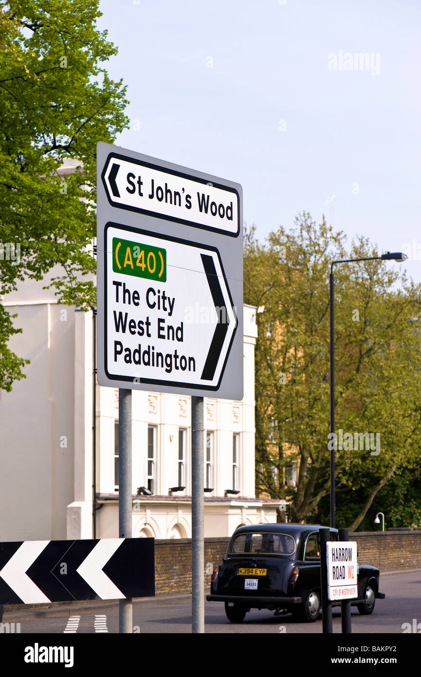 A40 road sign london hi-res stock photography and images - Alamy