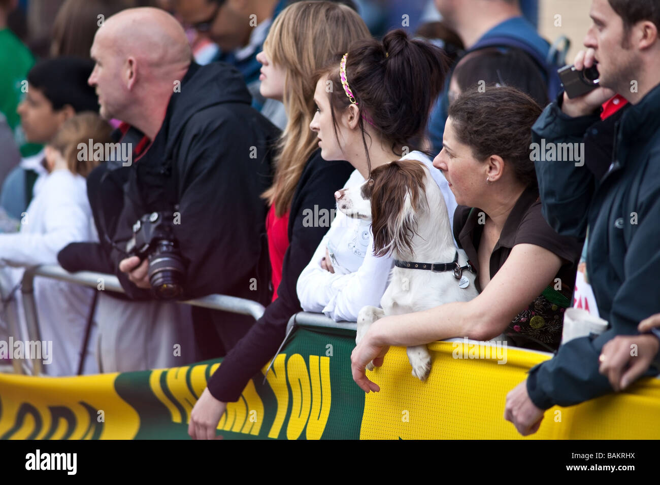 London marathon spectators hi-res stock photography and images - Alamy