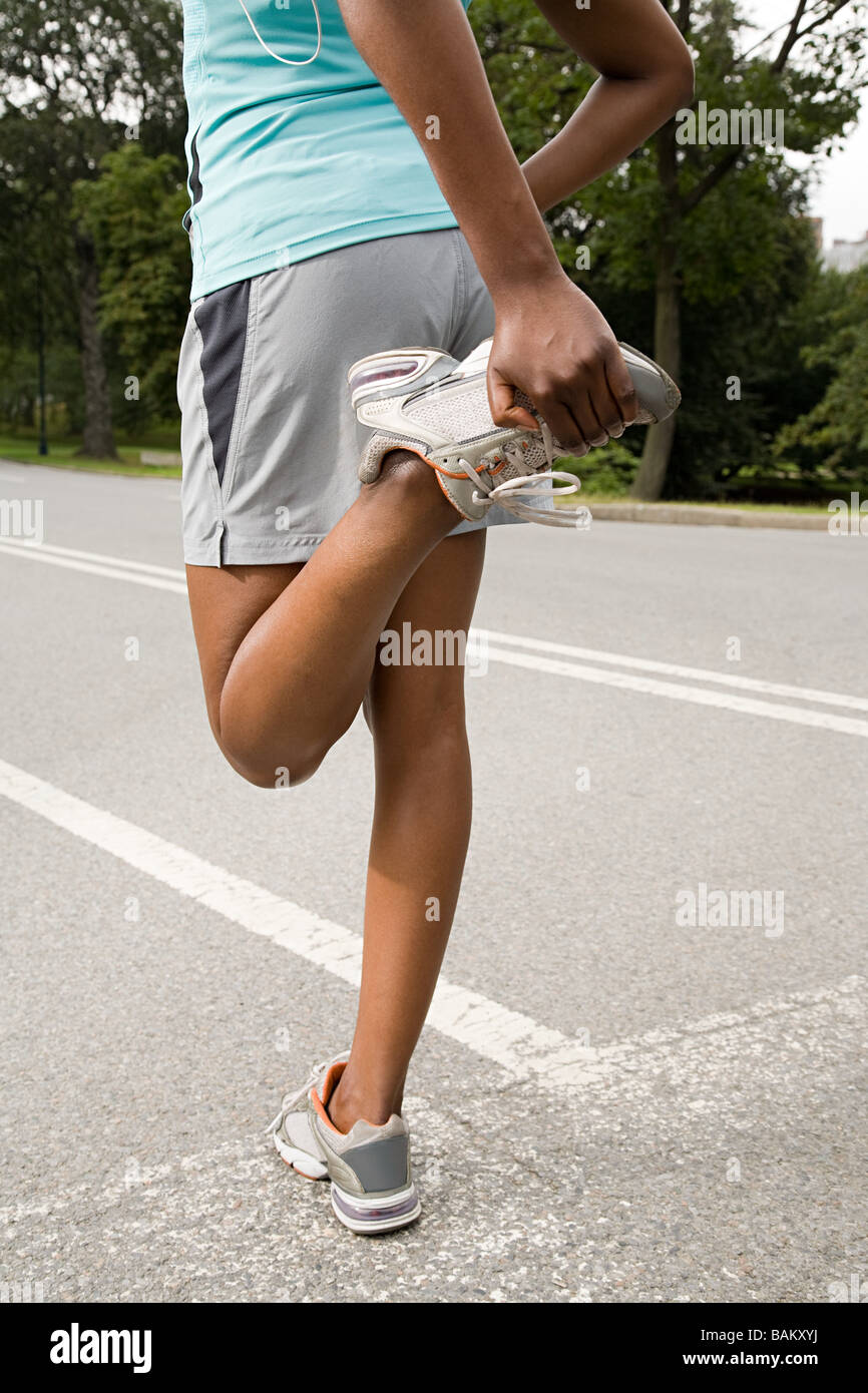 Runner stretching leg Stock Photo - Alamy