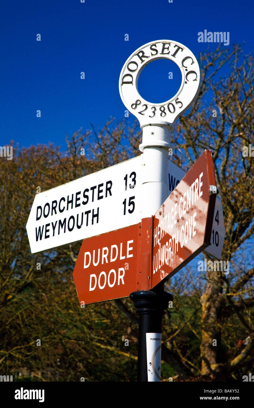 Fingerpost sign hi-res stock photography and images - Alamy