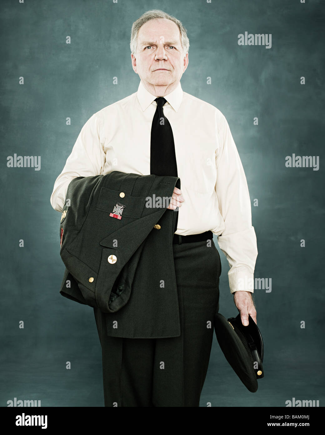 Profile soldier hi-res stock photography and images - Alamy