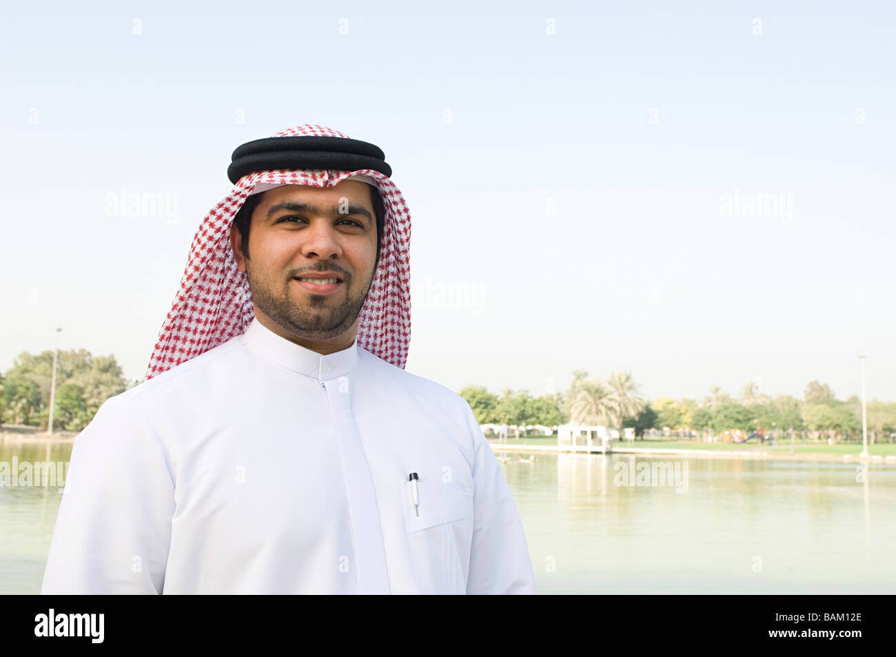 Traditional ghutra headdress hi-res stock photography and images - Alamy