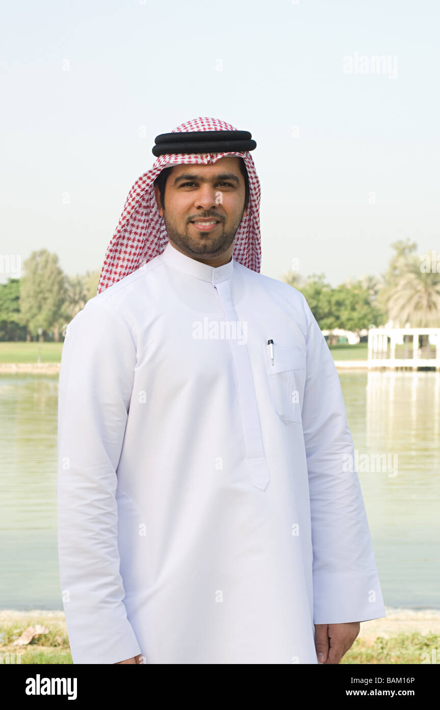 Portrait of a man wearing a gutra Stock Photo - Alamy