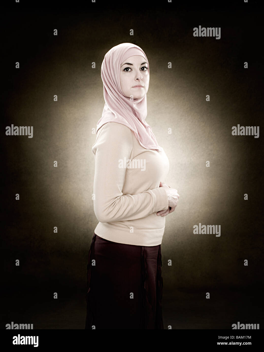 Portrait of a young muslim woman Stock Photo - Alamy
