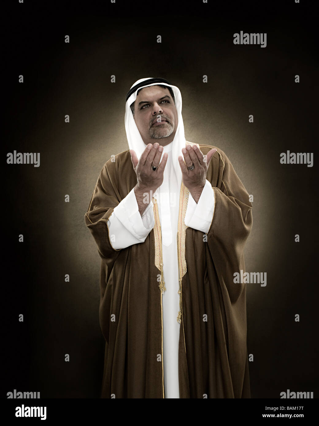 Older muslim man hi-res stock photography and images - Alamy