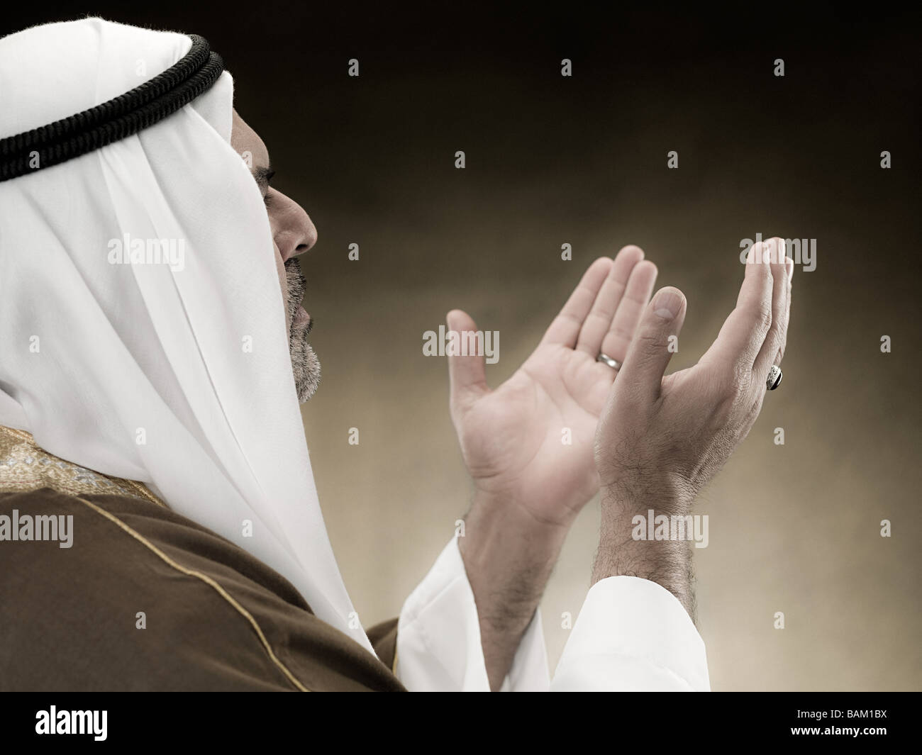 Older muslim man hi-res stock photography and images - Alamy